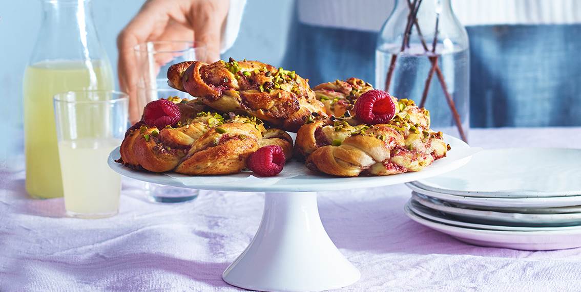 Boller med hindbær og pistacie | Amo